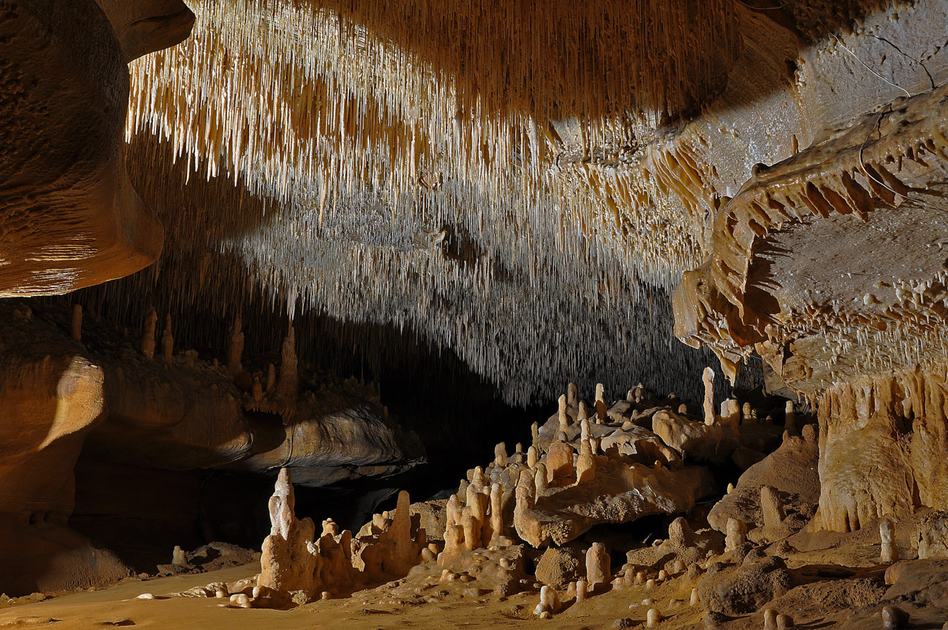Les grottes préhistoriques - Fédération Française Tourisme Souterrain ...